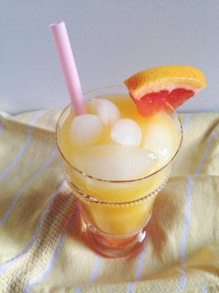 Sweet Sunrise Mocktail (Nonalcoholic Tequila Sunrise)