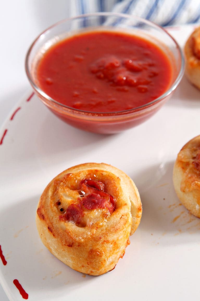 How to make 4-ingredient Pepperoni Pizza Rolls