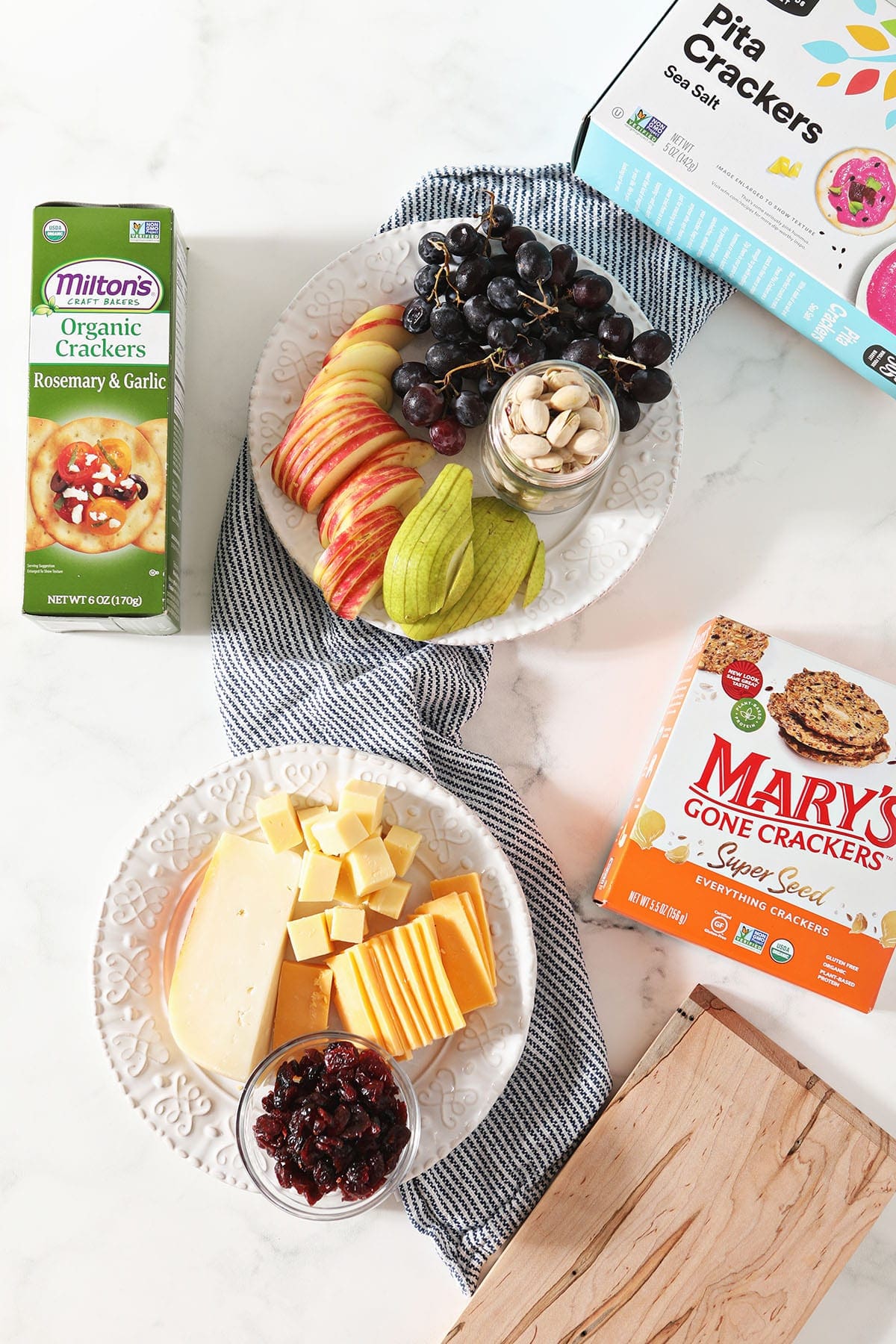 How to make an Easy Snack Board (Fruit and Cheese Board)