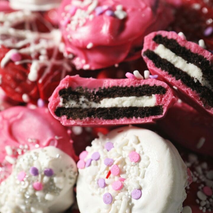 How to make Valentine's Day Pink Oreos (Easy No Bake Oreo Dessert)
