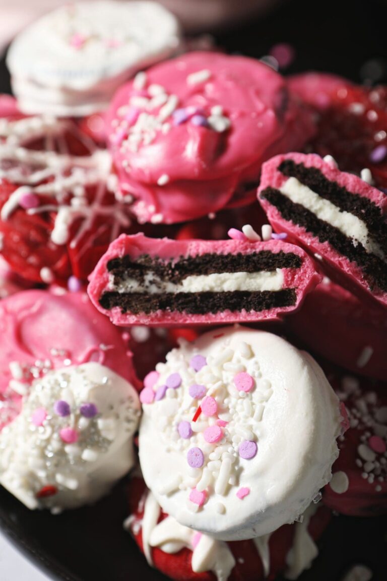 How to make Valentine's Day Pink Oreos (Easy No Bake Oreo Dessert)