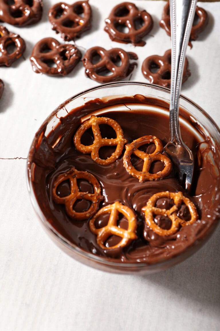How to make Chocolate Dipped Pretzels for Christmas (and more!)