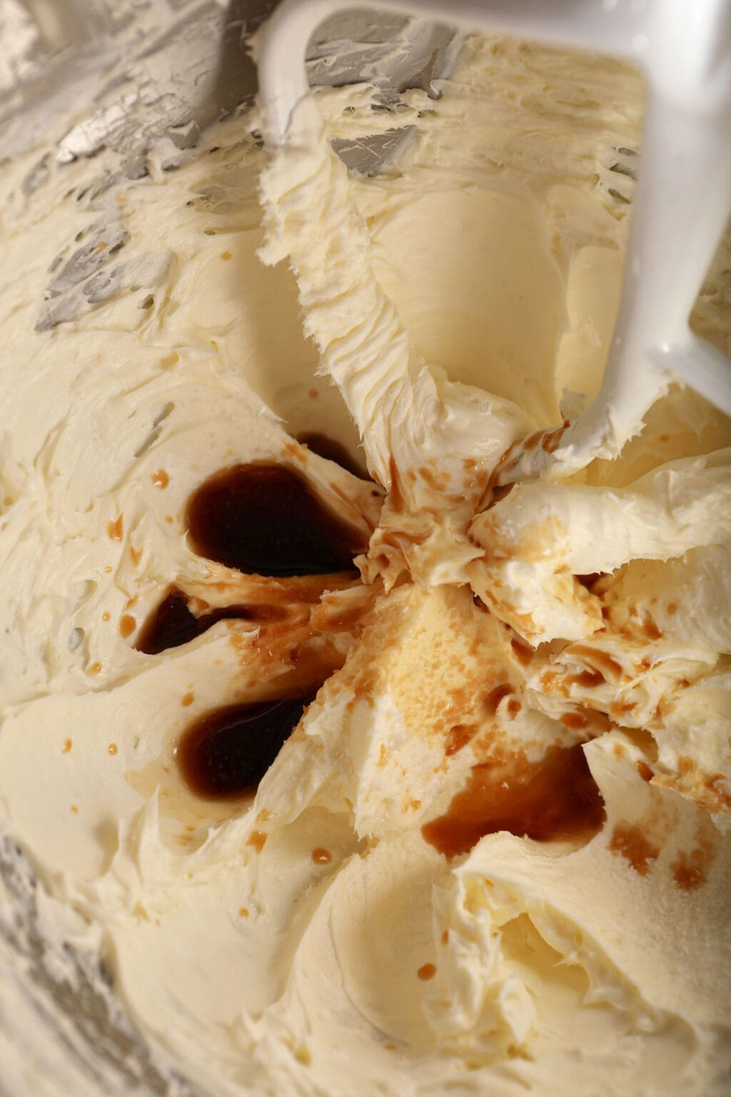 How to make the BEST Cream Cheese Frosting
