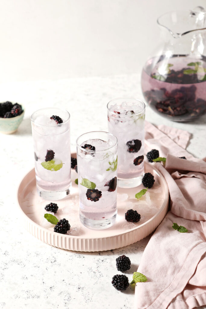 How to make Fresh Squeezed Lemonade (Easy Homemade Lemonade)